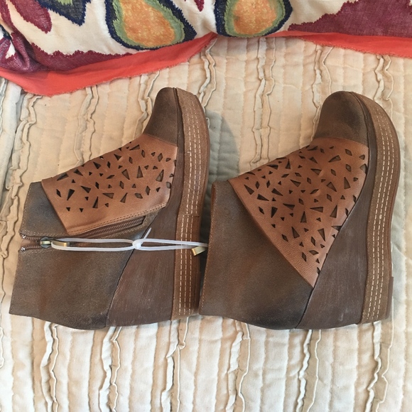 Antelope | Shoes | Antelope Laser Cut Leather Wedge Booties 4 Nwt ...